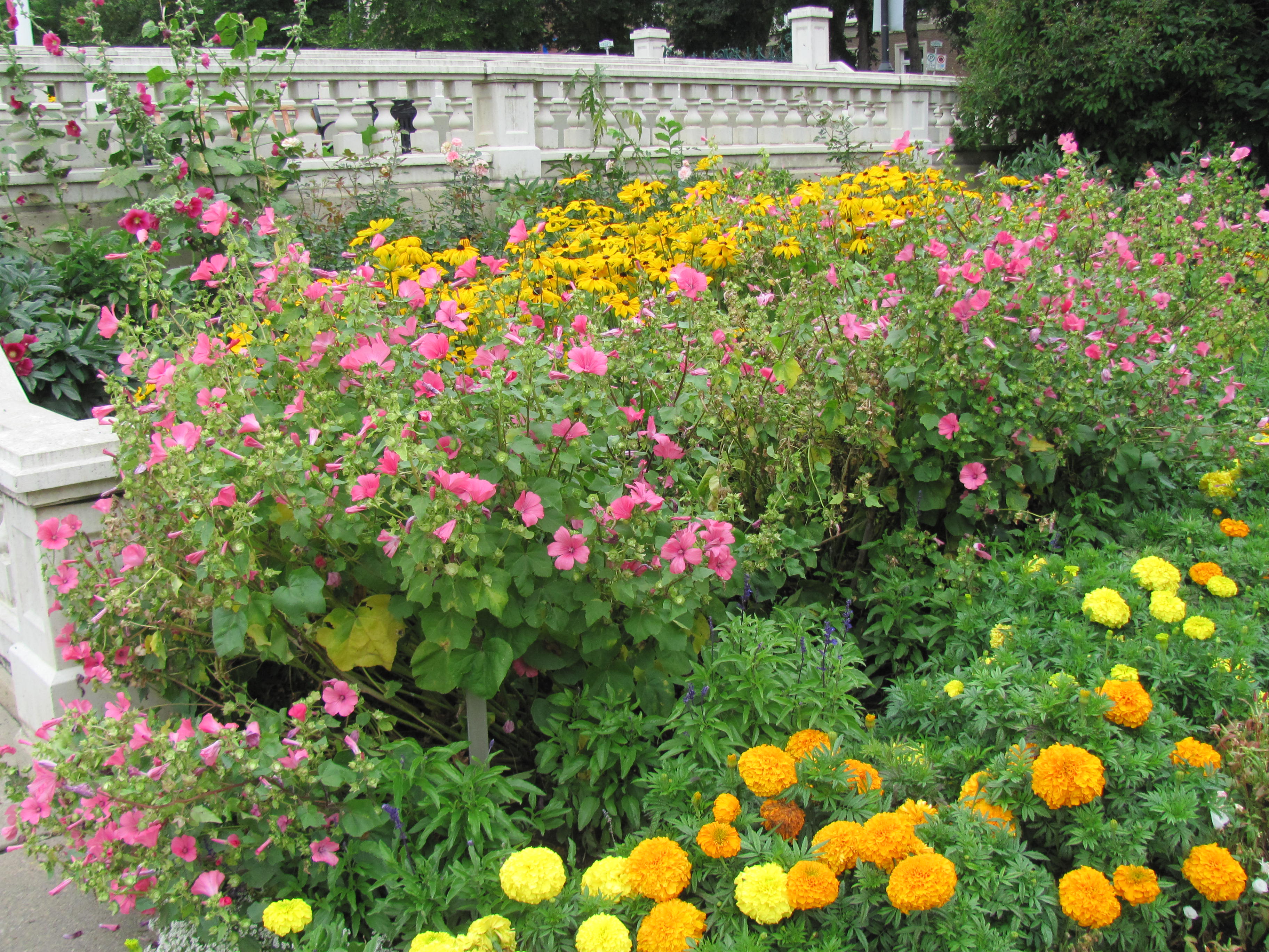 Flowery Friday: Beaulieu Gardens, Calgary. – Flowery Prose